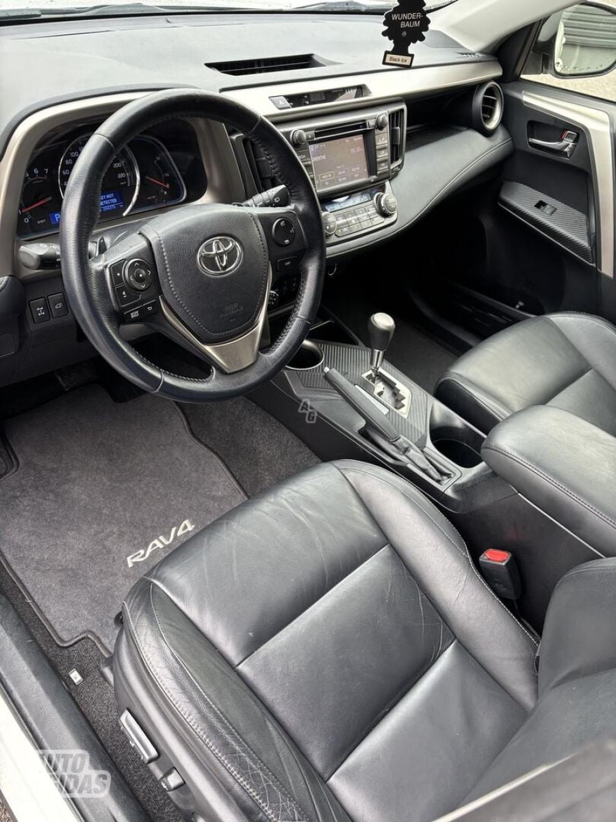 Balts Toyota RAV4 2013 Kauņa, ar dzinēja tilpumu 2.20 L un nobraukumu 240 tūkst. km par 12150 €, foto 9 vietnē AUTOMOTO.COM.LV