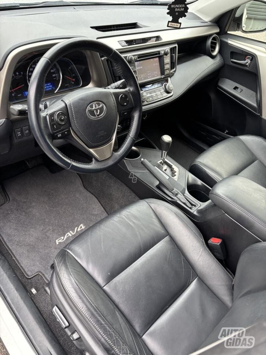 Balts Toyota RAV4 2013 Kauņa, ar dzinēja tilpumu 2.20 L un nobraukumu 240 tūkst. km par 12150 €, foto 10 vietnē AUTOMOTO.COM.LV
