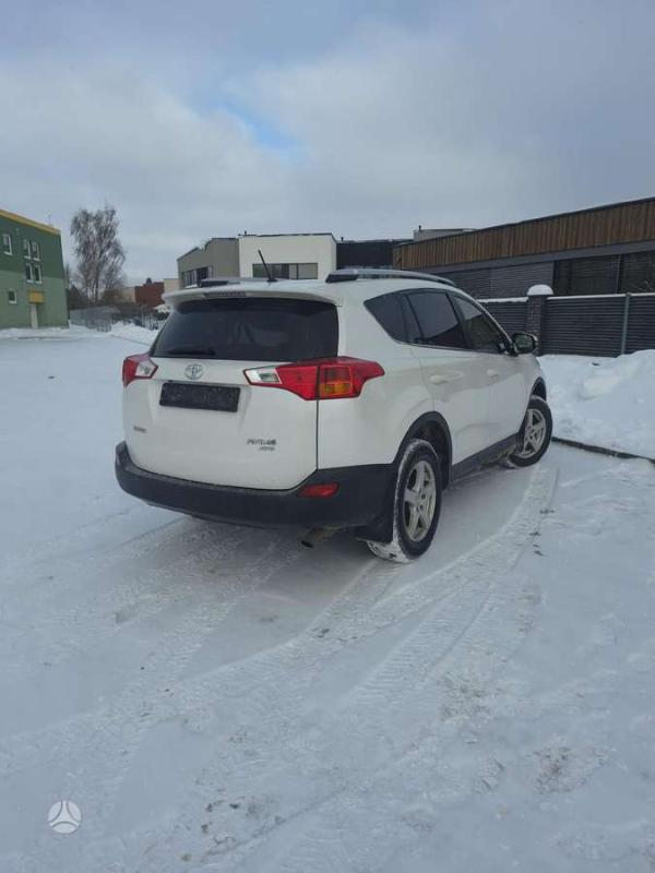 Balts Toyota RAV4 2013 Šauļi, ar dzinēja tilpumu 2.00 L un nobraukumu 332 tūkst. km par 8200 €, foto 3 vietnē AUTOMOTO.COM.LV