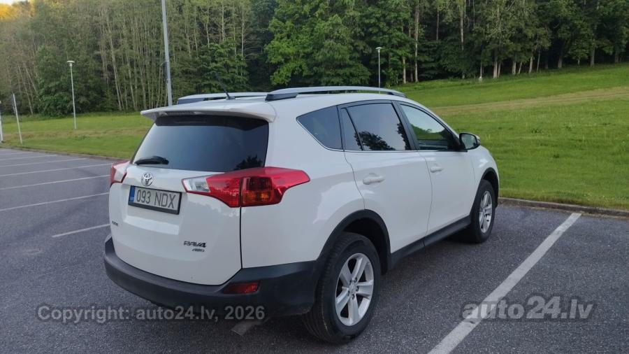 Balts Toyota RAV4 2013 Tallina, ar dzinēja tilpumu 2.20 L un nobraukumu 324 tūkst. km par 7390 €, foto 3 vietnē AUTOMOTO.COM.LV