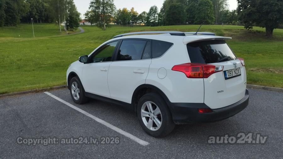 Balts Toyota RAV4 2013 Tallina, ar dzinēja tilpumu 2.20 L un nobraukumu 324 tūkst. km par 7390 €, foto 7 vietnē AUTOMOTO.COM.LV