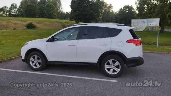 White Toyota RAV4 2013 in Tallinn, with an engine capacity of 2.20 L and mileage of 324 thousand km for 7390 €, photo 7 on AUTOMOTO.COM.LV