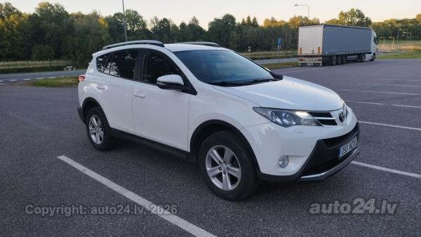 White Toyota RAV4 2013 in Tallinn, with an engine capacity of 2.20 L and mileage of 324 thousand km for 7390 €, photo 9 on AUTOMOTO.COM.LV