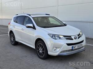White Toyota RAV4 2013 in Riga, with an engine capacity of 2.20 L and mileage of 262 thousand km for 10390 €, photo 4 on AUTOMOTO.COM.LV