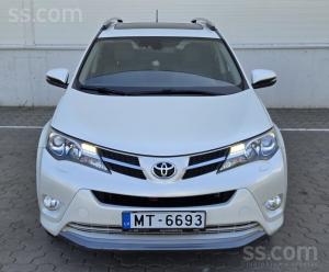 White Toyota RAV4 2013 in Riga, with an engine capacity of 2.20 L and mileage of 262 thousand km for 10390 €, photo 5 on AUTOMOTO.COM.LV