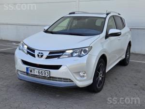 White Toyota RAV4 2013 in Riga, with an engine capacity of 2.20 L and mileage of 262 thousand km for 10390 €, photo 6 on AUTOMOTO.COM.LV