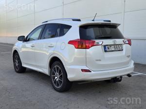 White Toyota RAV4 2013 in Riga, with an engine capacity of 2.20 L and mileage of 262 thousand km for 10390 €, photo 11 on AUTOMOTO.COM.LV