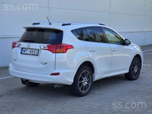 White Toyota RAV4 2013 in Riga, with an engine capacity of 2.20 L and mileage of 262 thousand km for 10390 €, photo 14 on AUTOMOTO.COM.LV