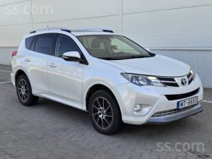 White Toyota RAV4 2013 in Riga, with an engine capacity of 2.20 L and mileage of 262 thousand km for 10390 €, photo 19 on AUTOMOTO.COM.LV