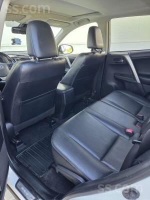 White Toyota RAV4 2013 in Riga, with an engine capacity of 2.20 L and mileage of 262 thousand km for 10390 €, photo 20 on AUTOMOTO.COM.LV