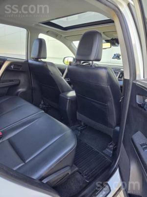 White Toyota RAV4 2013 in Riga, with an engine capacity of 2.20 L and mileage of 262 thousand km for 10390 €, photo 22 on AUTOMOTO.COM.LV