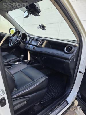 White Toyota RAV4 2013 in Riga, with an engine capacity of 2.20 L and mileage of 262 thousand km for 10390 €, photo 23 on AUTOMOTO.COM.LV