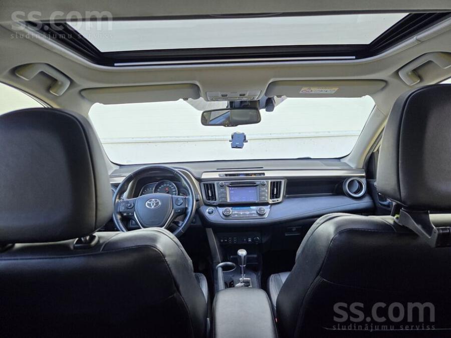 White Toyota RAV4 2013 in Riga, with an engine capacity of 2.20 L and mileage of 262 thousand km for 10390 €, photo 25 on AUTOMOTO.COM.LV