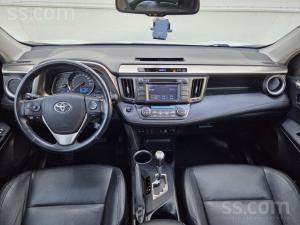 White Toyota RAV4 2013 in Riga, with an engine capacity of 2.20 L and mileage of 262 thousand km for 10390 €, photo 26 on AUTOMOTO.COM.LV