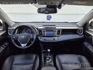 White Toyota RAV4 2013 in Riga, with an engine capacity of 2.20 L and mileage of 262 thousand km for 10390 €, photo 27 on AUTOMOTO.COM.LV