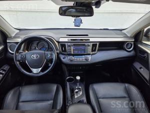 White Toyota RAV4 2013 in Riga, with an engine capacity of 2.20 L and mileage of 262 thousand km for 10390 €, photo 31 on AUTOMOTO.COM.LV