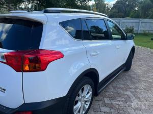 White Toyota RAV4 2013 in Kuldiga, with an engine capacity of 2.00 L and mileage of 404 thousand km for 9900 €, photo 4 on AUTOMOTO.COM.LV