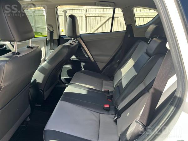 Balts Toyota RAV4 2013 Kuldīga, ar dzinēja tilpumu 2.00 L un nobraukumu 404 tūkst. km par 9900 €, foto 7 vietnē AUTOMOTO.COM.LV