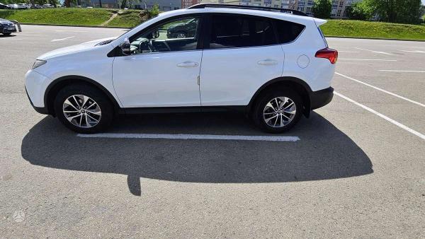 White Toyota RAV4 2013 in Siauliai, with an engine capacity of 2.00 L and mileage of 191 thousand km for 10500 €, photo 3 on AUTOMOTO.COM.LV