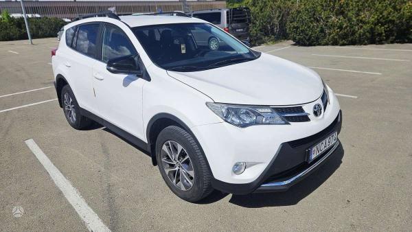 White Toyota RAV4 2013 in Siauliai, with an engine capacity of 2.00 L and mileage of 191 thousand km for 10500 €, photo 4 on AUTOMOTO.COM.LV