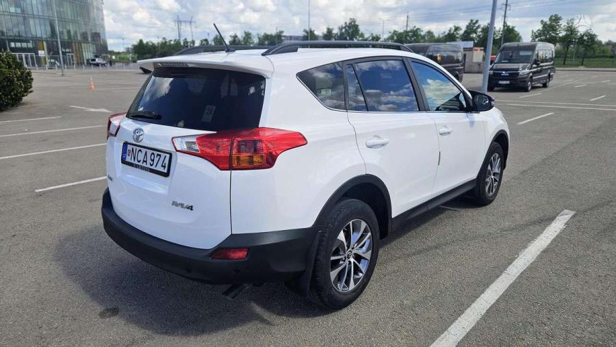 Balts Toyota RAV4 2013 Šauļi, ar dzinēja tilpumu 2.00 L un nobraukumu 191 tūkst. km par 10500 €, foto 7 vietnē AUTOMOTO.COM.LV