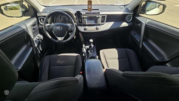 White Toyota RAV4 2013 in Siauliai, with an engine capacity of 2.00 L and mileage of 191 thousand km for 10500 €, photo 10 on AUTOMOTO.COM.LV