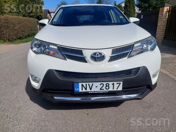 White Toyota RAV4 2014 in Riga, with an engine capacity of 2.20 L and mileage of 0 thousand km for 11155 €, photo 2 on AUTOMOTO.COM.LV