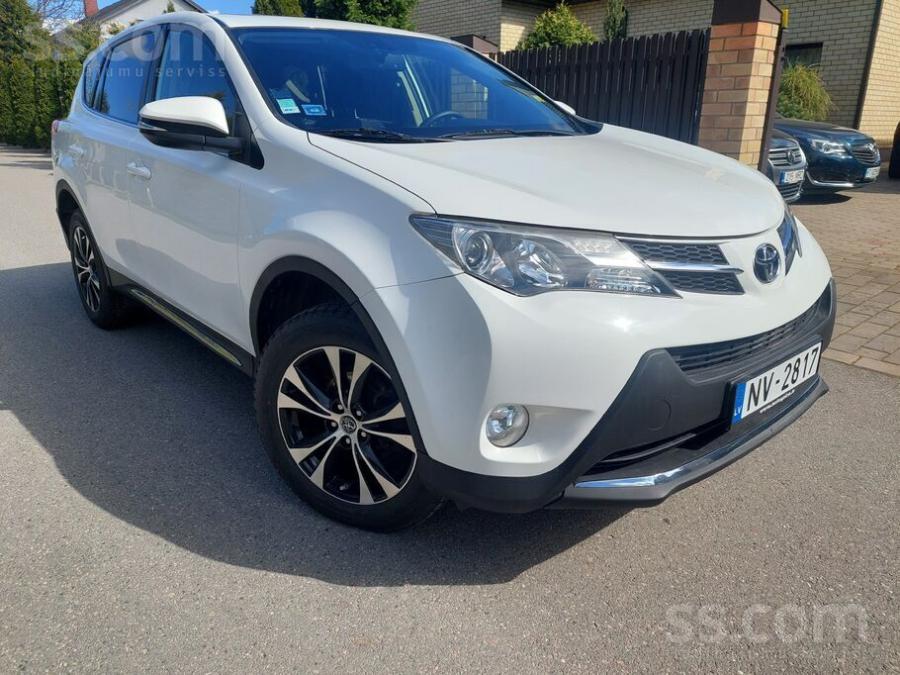 White Toyota RAV4 2014 in Riga, with an engine capacity of 2.20 L and mileage of 0 thousand km for 11155 €, photo 3 on AUTOMOTO.COM.LV