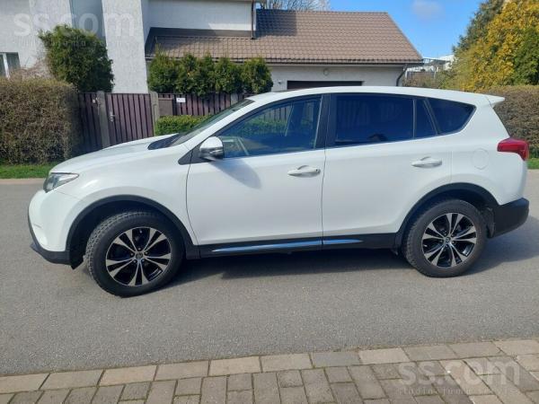 White Toyota RAV4 2014 in Riga, with an engine capacity of 2.20 L and mileage of 0 thousand km for 11155 €, photo 10 on AUTOMOTO.COM.LV