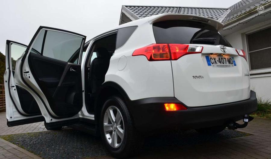 Balts Toyota RAV4 2014 Kauņa, ar dzinēja tilpumu 2.00 L un nobraukumu 225 tūkst. km par 11350 €, foto 3 vietnē AUTOMOTO.COM.LV