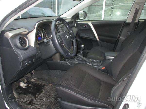 Balts Toyota RAV4 2014 Tartu, ar dzinēja tilpumu 2.00 L un nobraukumu 216 tūkst. km par 9990 €, foto 7 vietnē AUTOMOTO.COM.LV