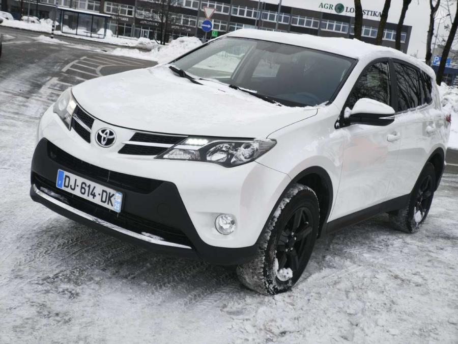 White Toyota RAV4 2014 in Klaipeda, with an engine capacity of 0.00 L and mileage of 250 thousand km for 11999 €, photo 1 on AUTOMOTO.COM.LV