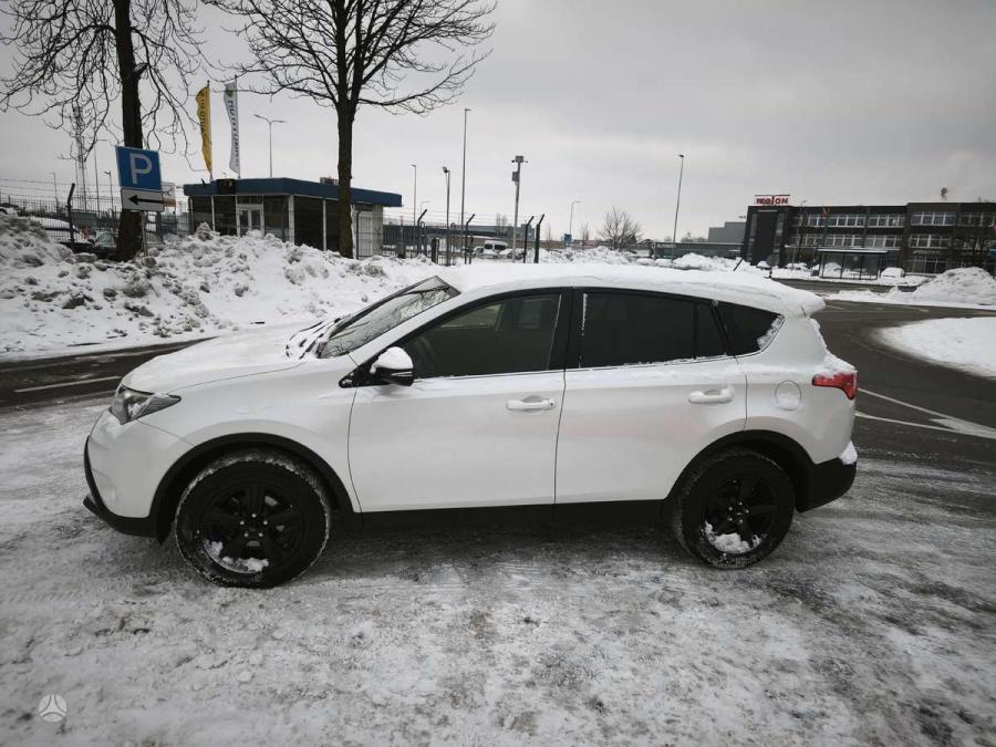 White Toyota RAV4 2014 in Klaipeda, with an engine capacity of 0.00 L and mileage of 250 thousand km for 11999 €, photo 4 on AUTOMOTO.COM.LV