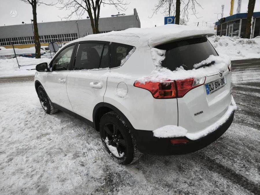 White Toyota RAV4 2014 in Klaipeda, with an engine capacity of 0.00 L and mileage of 250 thousand km for 11999 €, photo 5 on AUTOMOTO.COM.LV