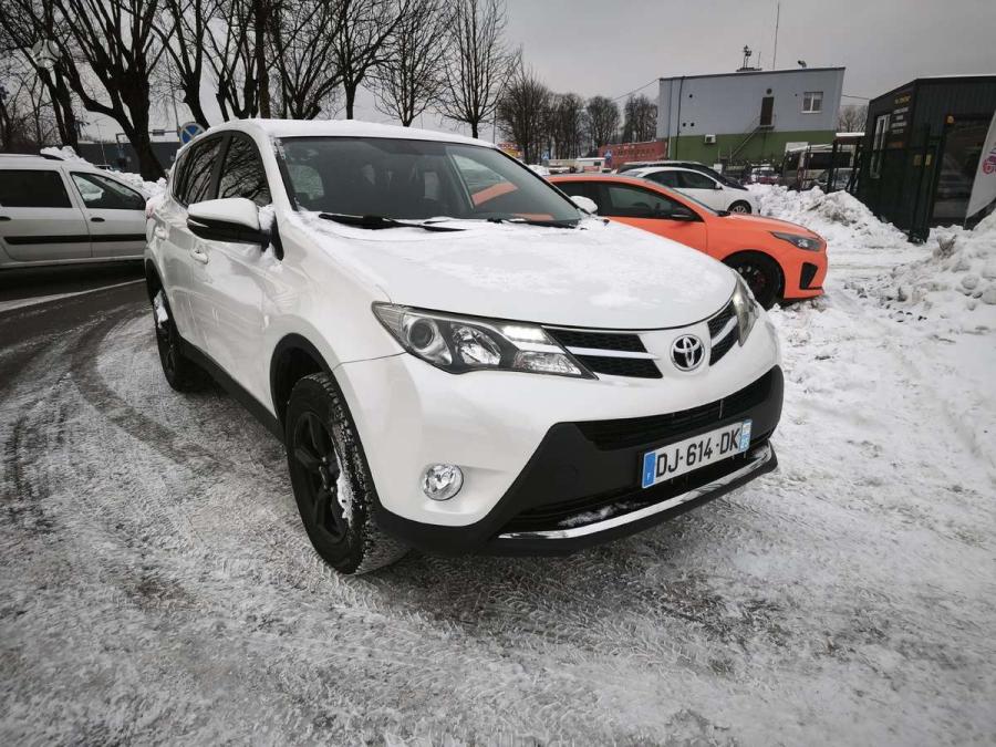 White Toyota RAV4 2014 in Klaipeda, with an engine capacity of 0.00 L and mileage of 250 thousand km for 11999 €, photo 6 on AUTOMOTO.COM.LV