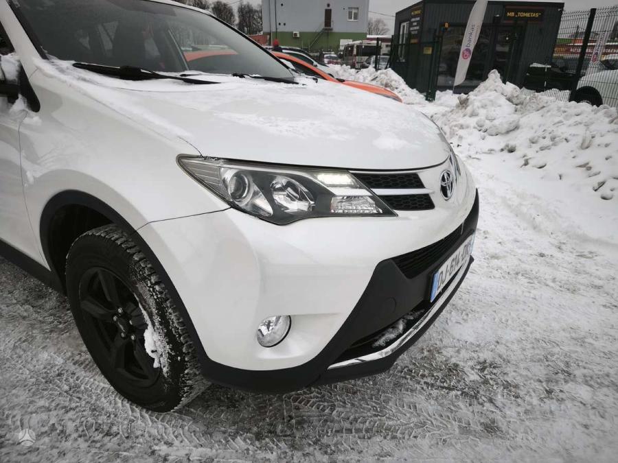 White Toyota RAV4 2014 in Klaipeda, with an engine capacity of 0.00 L and mileage of 250 thousand km for 11999 €, photo 7 on AUTOMOTO.COM.LV