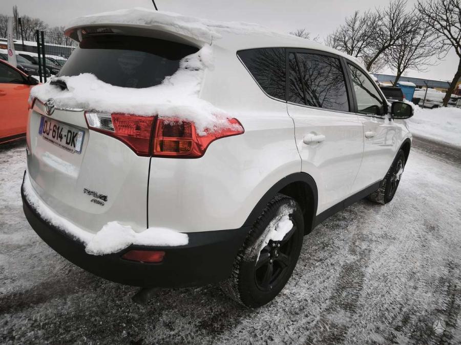 White Toyota RAV4 2014 in Klaipeda, with an engine capacity of 0.00 L and mileage of 250 thousand km for 11999 €, photo 8 on AUTOMOTO.COM.LV