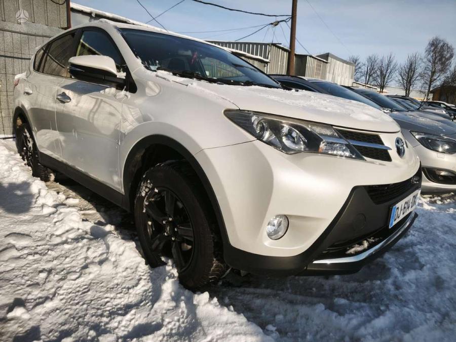 White Toyota RAV4 2014 in Klaipeda, with an engine capacity of 0.00 L and mileage of 250 thousand km for 11999 €, photo 15 on AUTOMOTO.COM.LV