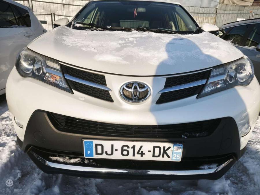 White Toyota RAV4 2014 in Klaipeda, with an engine capacity of 0.00 L and mileage of 250 thousand km for 11999 €, photo 17 on AUTOMOTO.COM.LV
