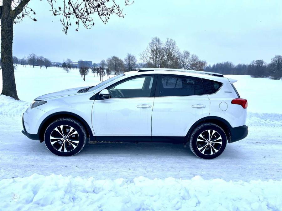 Balts Toyota RAV4 2014 Kauņa, ar dzinēja tilpumu 2.20 L un nobraukumu 241 tūkst. km par 12200 €, foto 5 vietnē AUTOMOTO.COM.LV