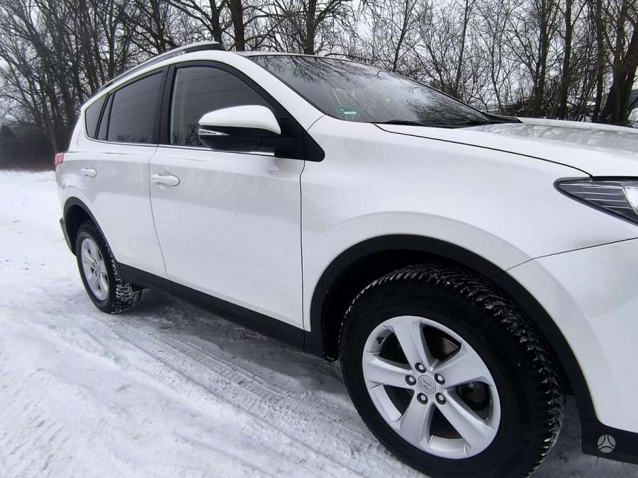 White Toyota RAV4 2014 in Siauliai, with an engine capacity of 2.00 L and mileage of 228 thousand km for 10700 €, photo 10 on AUTOMOTO.COM.LV