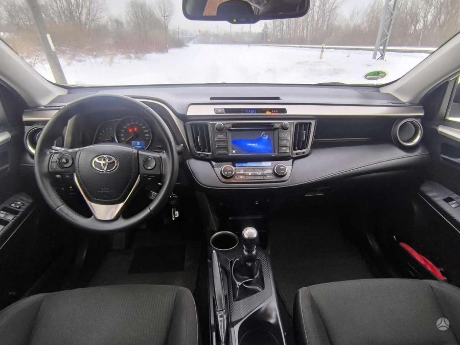 White Toyota RAV4 2014 in Siauliai, with an engine capacity of 2.00 L and mileage of 228 thousand km for 10700 €, photo 16 on AUTOMOTO.COM.LV