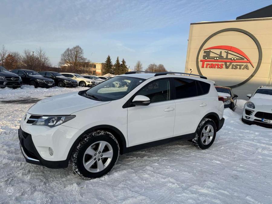 White Toyota RAV4 2014 in Telschi, with an engine capacity of 2.23 L and mileage of 246 thousand km for 9300 €, photo 2 on AUTOMOTO.COM.LV