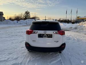 White Toyota RAV4 2014 in Telschi, with an engine capacity of 2.23 L and mileage of 246 thousand km for 9300 €, photo 5 on AUTOMOTO.COM.LV