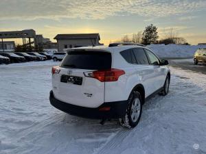 White Toyota RAV4 2014 in Telschi, with an engine capacity of 2.23 L and mileage of 246 thousand km for 9300 €, photo 6 on AUTOMOTO.COM.LV