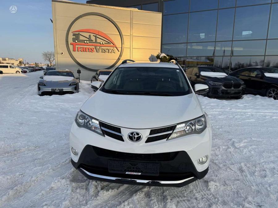 White Toyota RAV4 2014 in Telschi, with an engine capacity of 2.23 L and mileage of 246 thousand km for 9300 €, photo 10 on AUTOMOTO.COM.LV