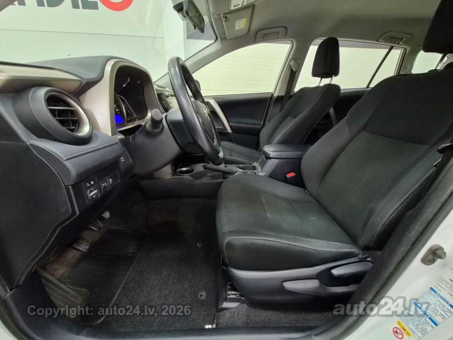 Balts Toyota RAV4 2014 Hāpsalu, ar dzinēja tilpumu 2.00 L un nobraukumu 248 tūkst. km par 10999 €, foto 13 vietnē AUTOMOTO.COM.LV