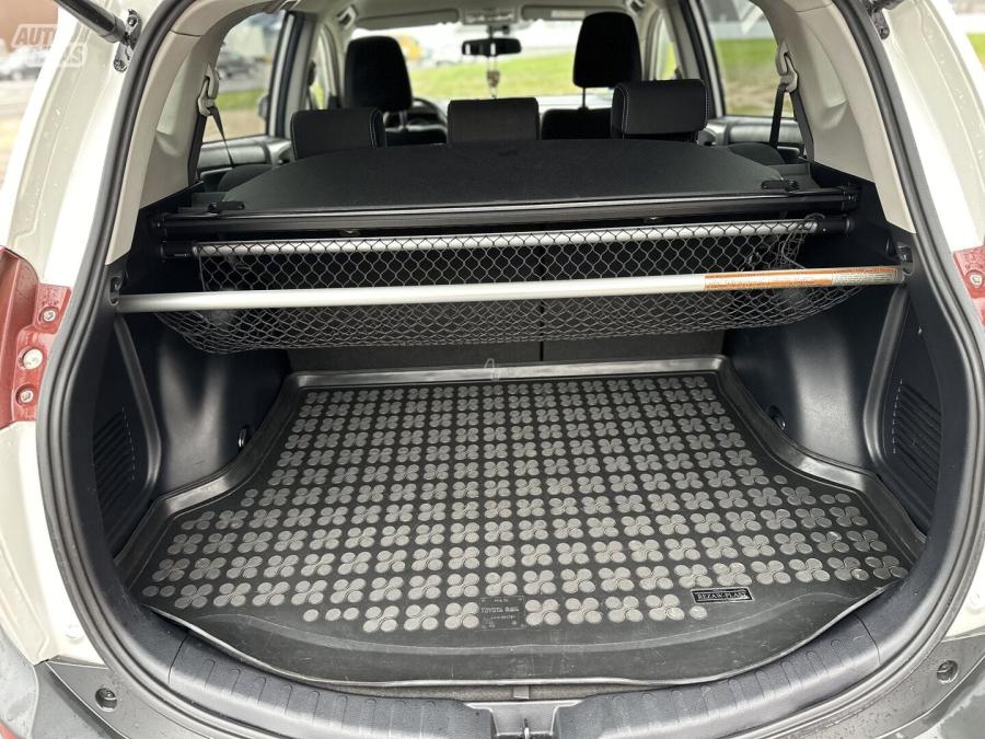 Balts Toyota RAV4 2014 Kauņa, ar dzinēja tilpumu 2.00 L un nobraukumu 165 tūkst. km par 11978 €, foto 13 vietnē AUTOMOTO.COM.LV