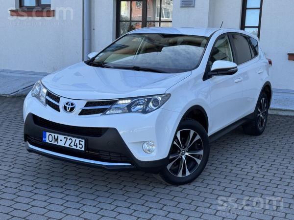 White Toyota RAV4 2014 in Jelgava, with an engine capacity of 2.00 L and mileage of 252 thousand km for 10700 €, photo 2 on AUTOMOTO.COM.LV