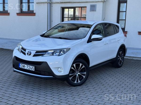 White Toyota RAV4 2014 in Jelgava, with an engine capacity of 2.00 L and mileage of 252 thousand km for 10700 €, photo 3 on AUTOMOTO.COM.LV